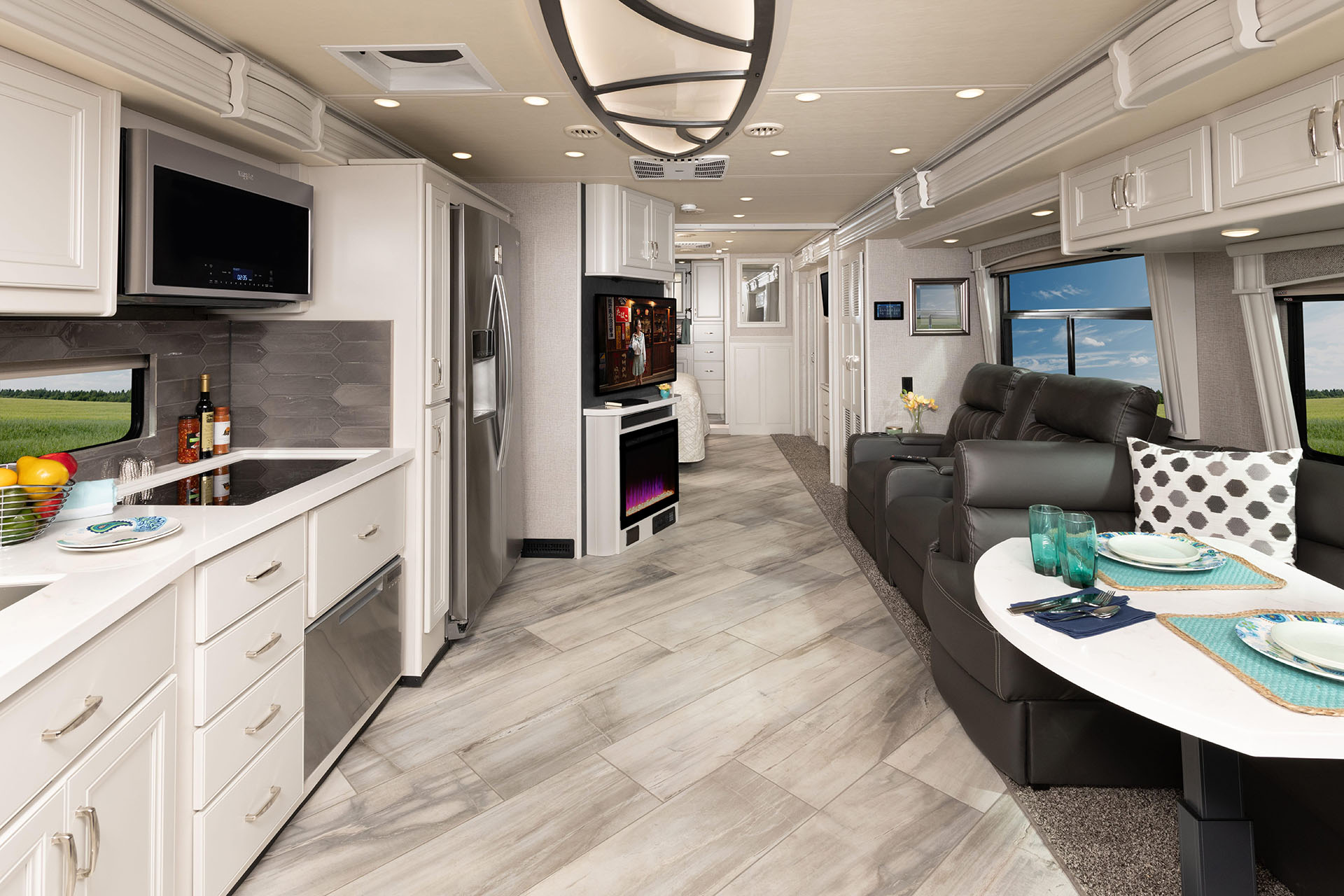 Discovery - Best-Selling Class A Diesel Motorhome - Fleetwood RV