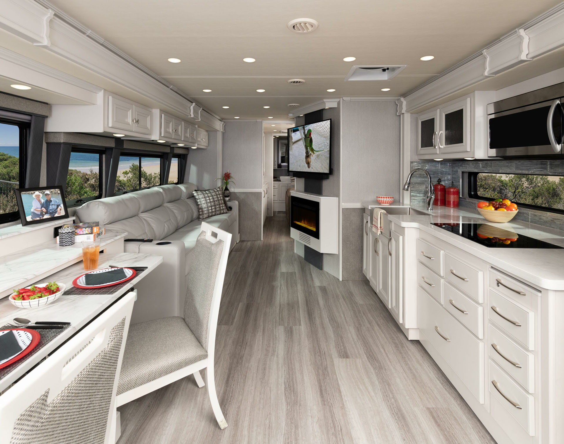 Frontier - Our Greatest Features In One Class A Diesel - Fleetwood RV