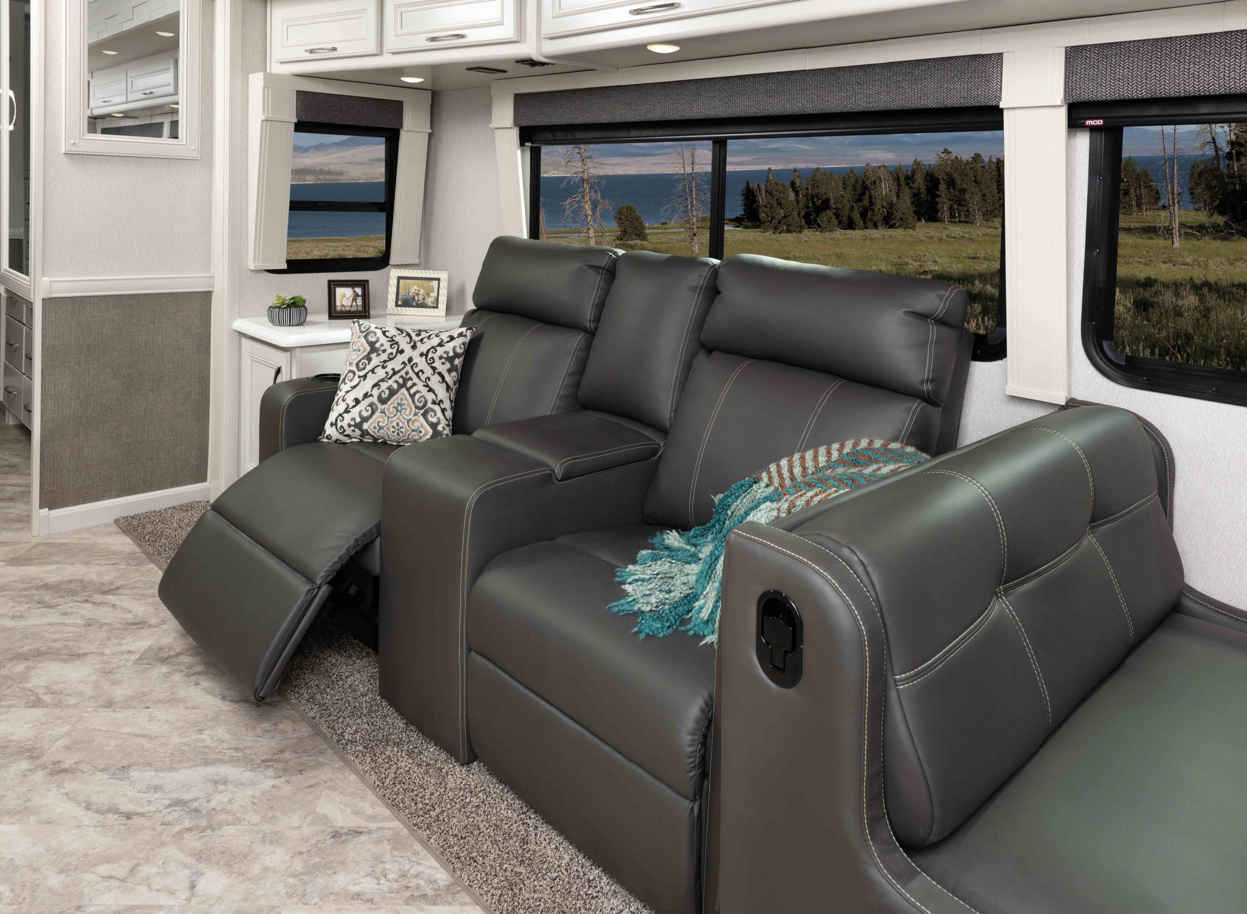 2023 Southwind - Spacious Class A Gas Motorhome - Fleetwood RV