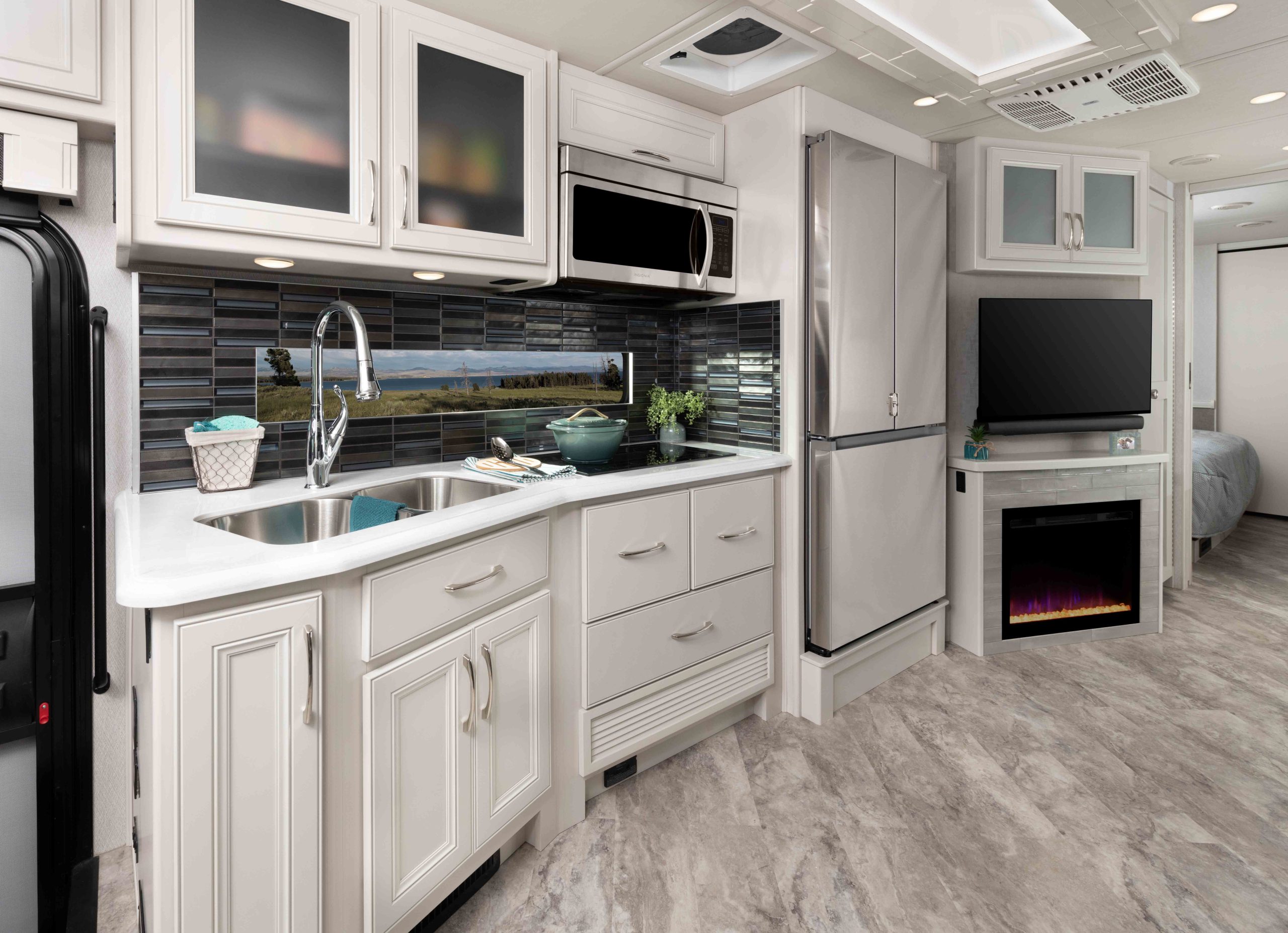 2023 Southwind - Spacious Class A Gas Motorhome - Fleetwood RV