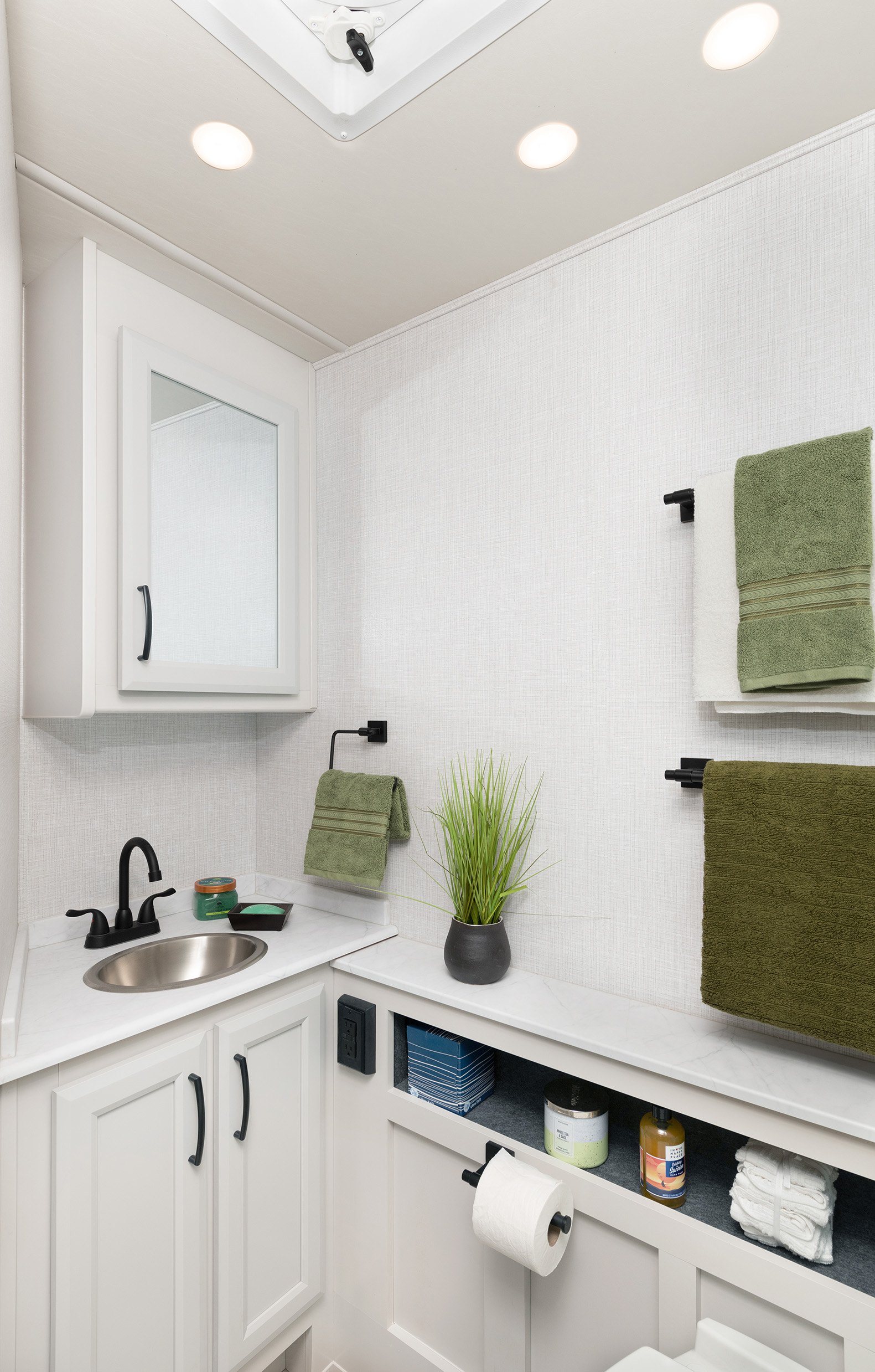 2024 Bounder - Greatest Selling Class A Gas RV - Fleetwood RV